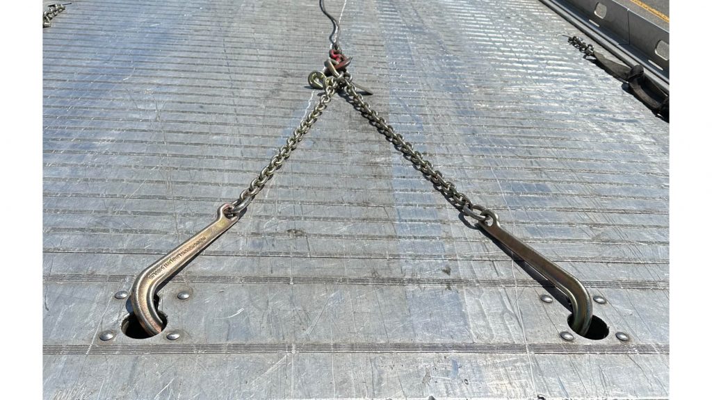 V-Chain with /-15″ J-Hook – CTS Cargo Tie-Down Specialty